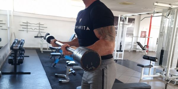 Top 5 vježbi za biceps bez opreme teretane - Proteka